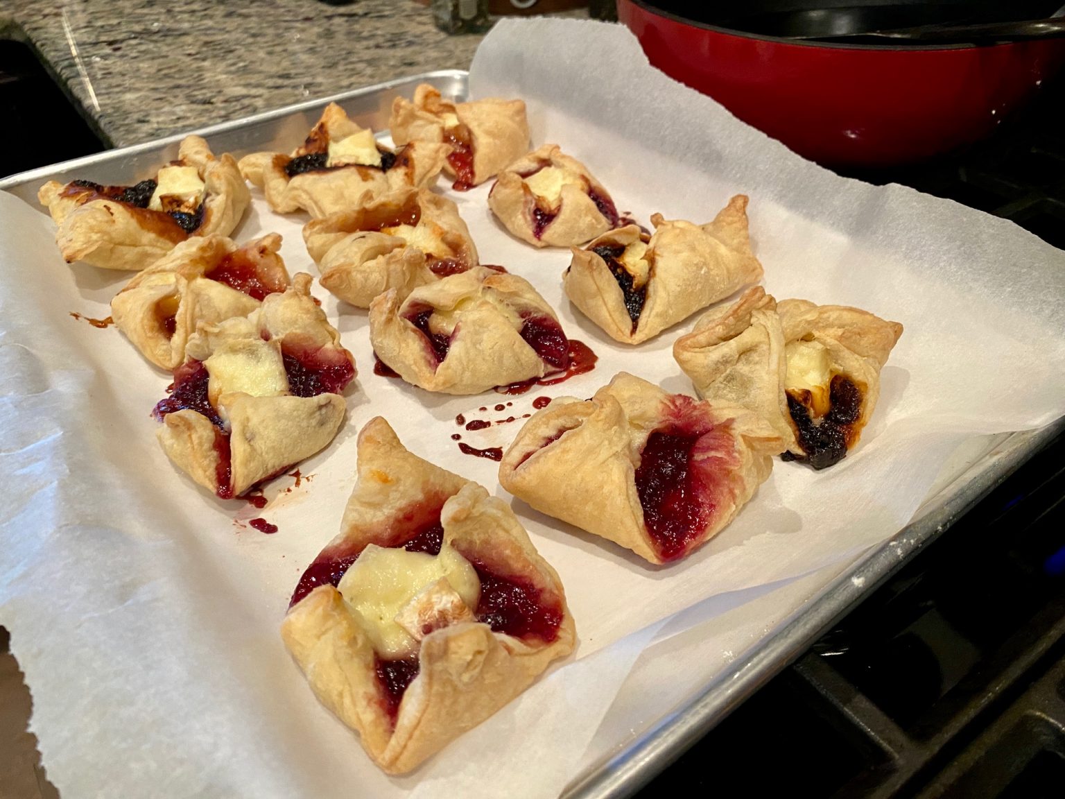Easy Brie & Jam Bites (Hors D'Oeuvres) | finding time for cooking