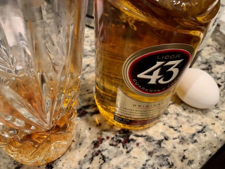 "43 Flip": Creamy Whiskey Cocktail with Licor 43