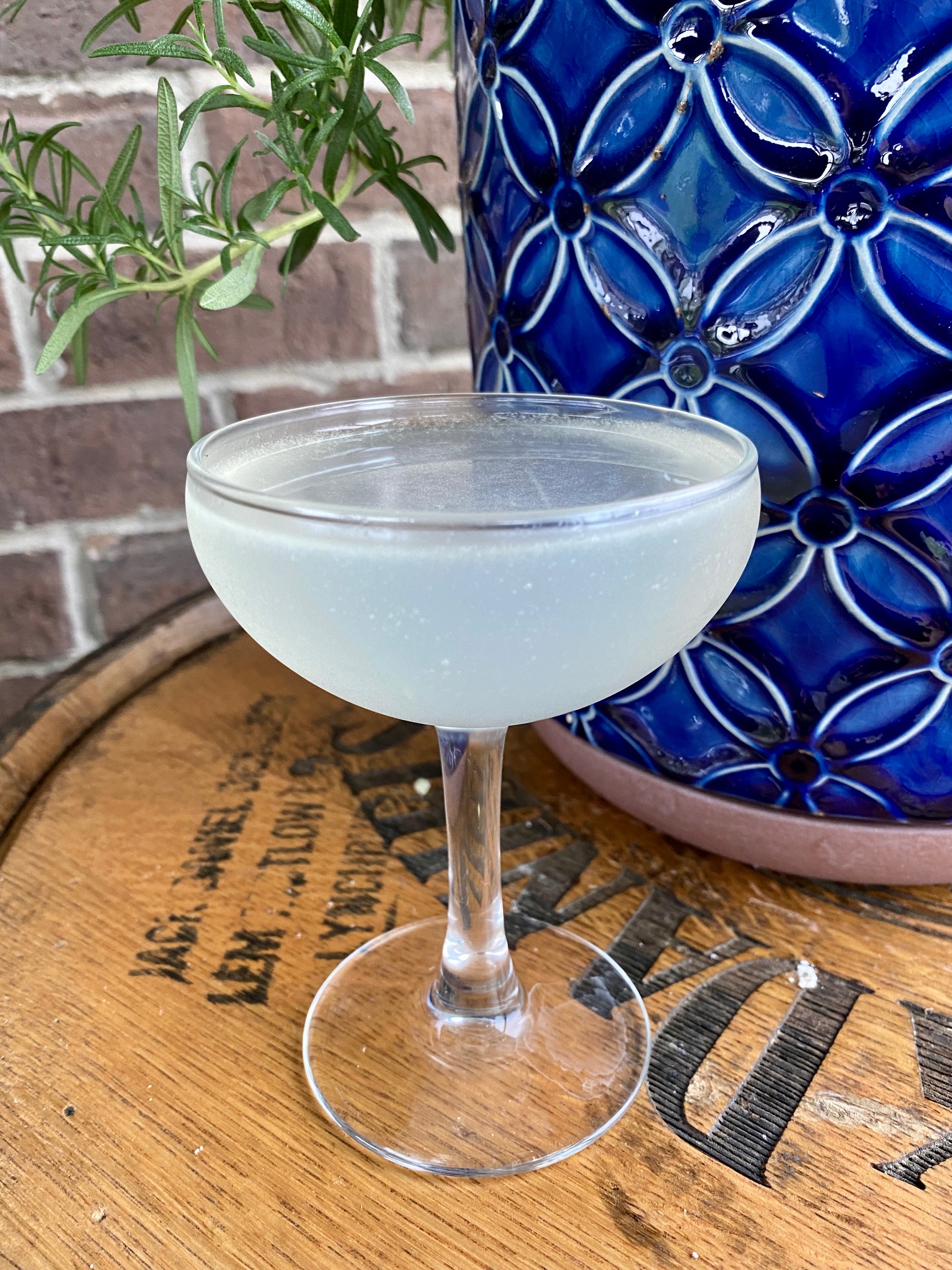 Simple 3-Ingredient Classic Gin Gimlet | finding time for cooking