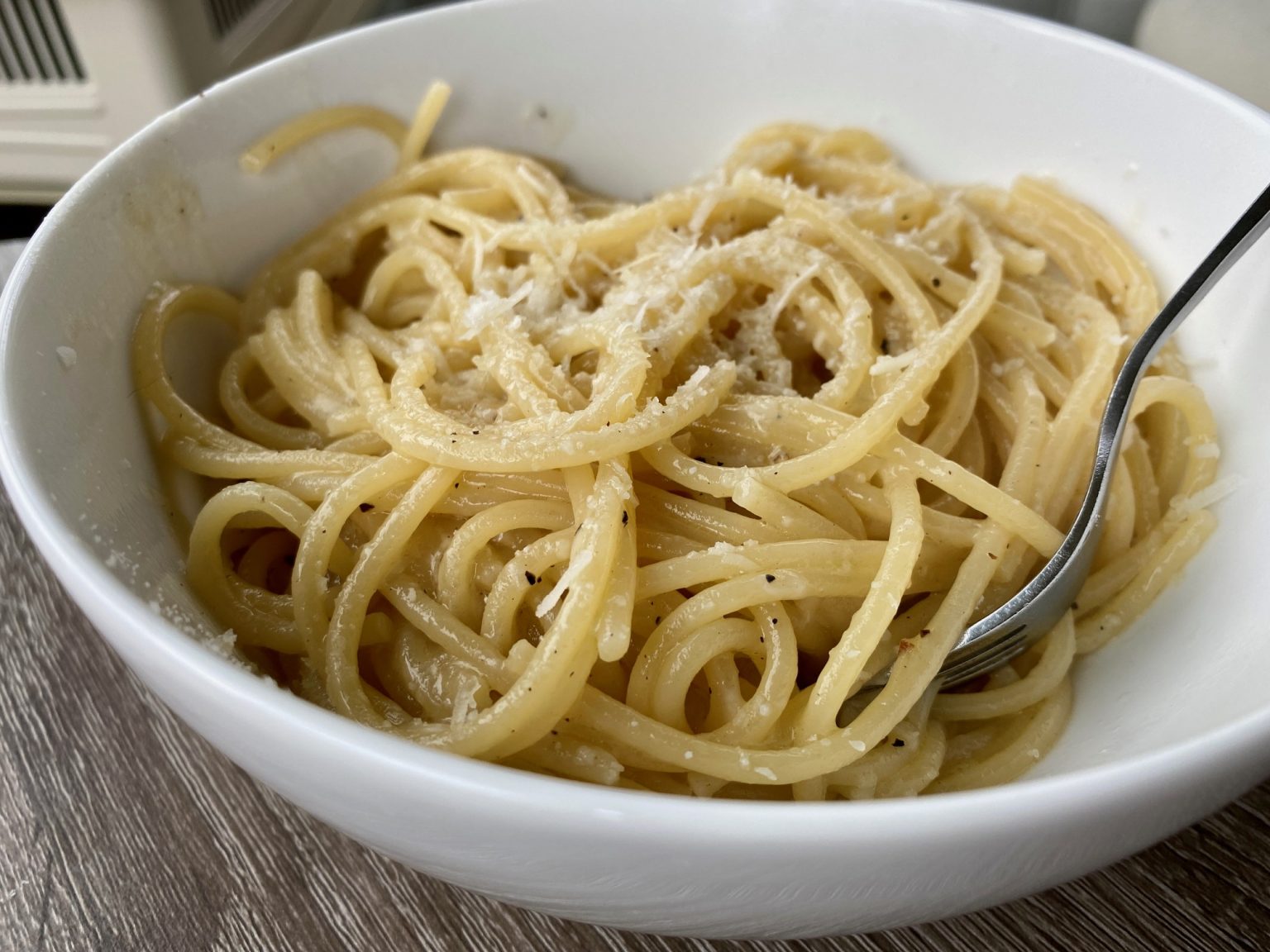 Simple, Traditional Cacio e Pepe Pasta | finding time for cooking